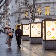 LVMH Moet Hennessy Louis Vuitton SA Unsponsored ADR (LVMUY) Price ...