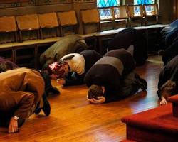 Prostration in Buddhism: Meaning and Benefits